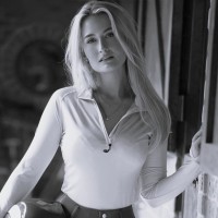 Mallory Anderson Email & Phone Number | Perfumes & Companhia Senior ...